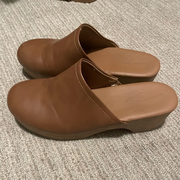 Universal Thread | Shoes | Universal Thread Clogs In Cognac | Poshmark